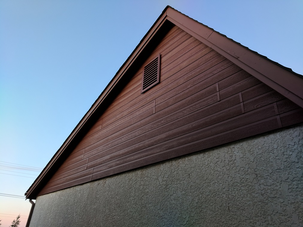 Agassiz Roofing - KWP Prestige Siding: Country Red - Agassiz Roofing